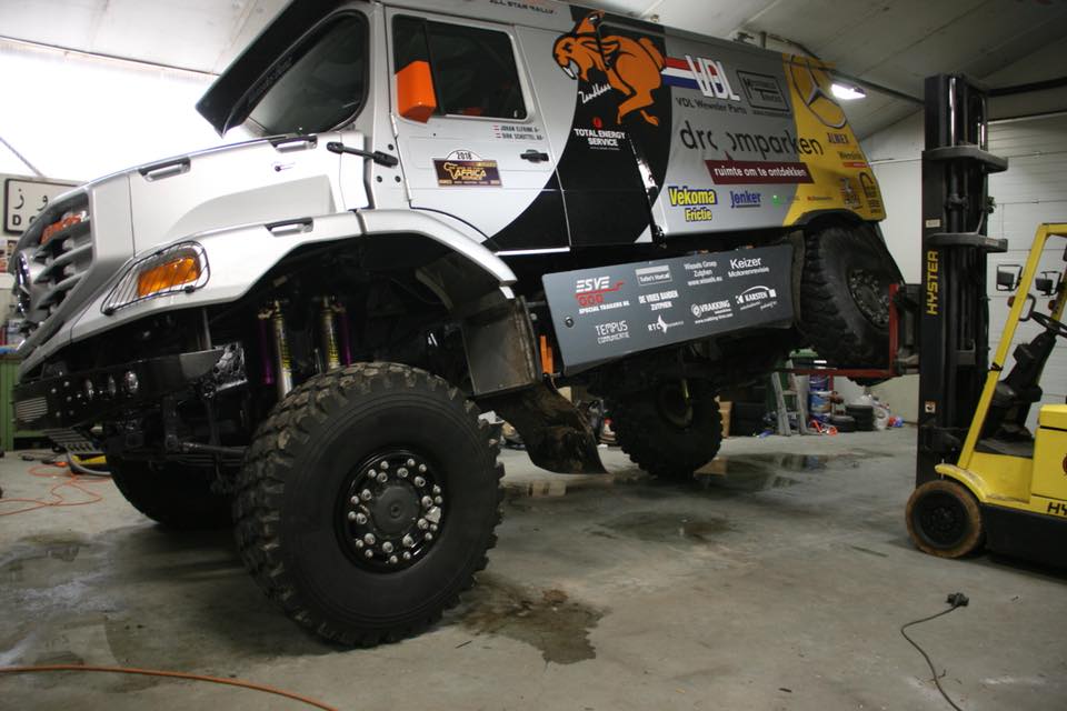 DIECIOCHO RUEDAS: MERCEDES BENZ ZETROS… LA NUEVA ARMA DE RALLY RAID EN ...