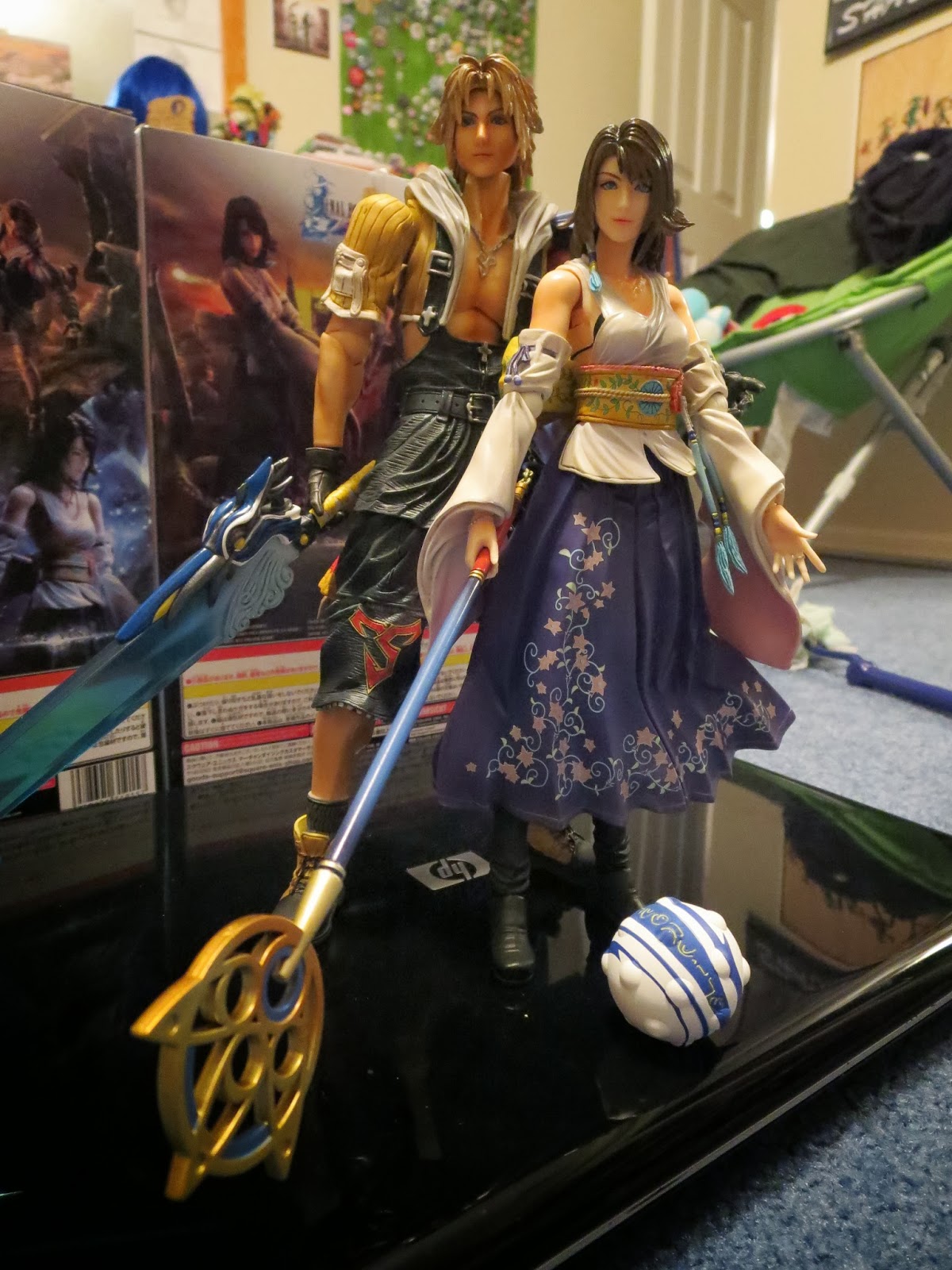Meek-Geek: Action Figure Review: Tidus and Yuna Play Arts Kai