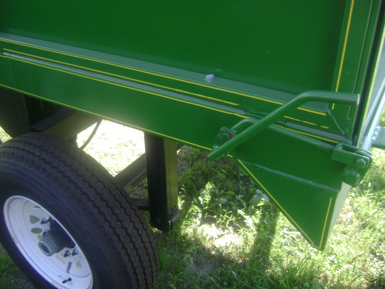 MAQUINARIA AGRICOLA INDUSTRIAL: Remolque Forrajero con Volteo ...