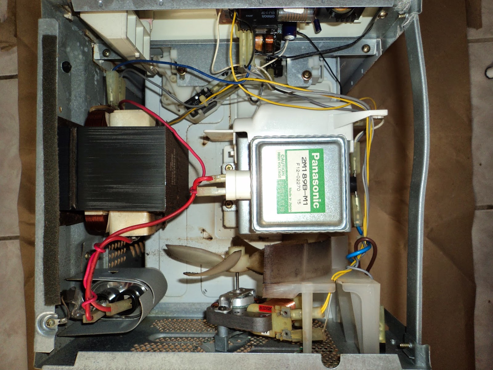 Brasilrobotics: Desmontando um Microondas - Microwave disassembly