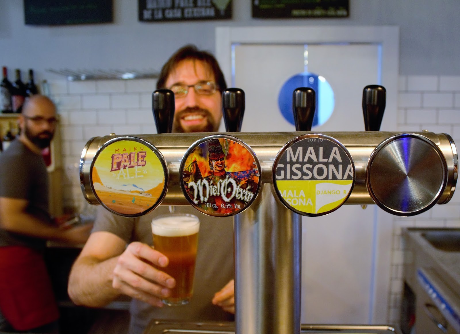 VISUALBEER: EL RETROGUSTO ES MÍO: Bar y tienda de cerveza y vino