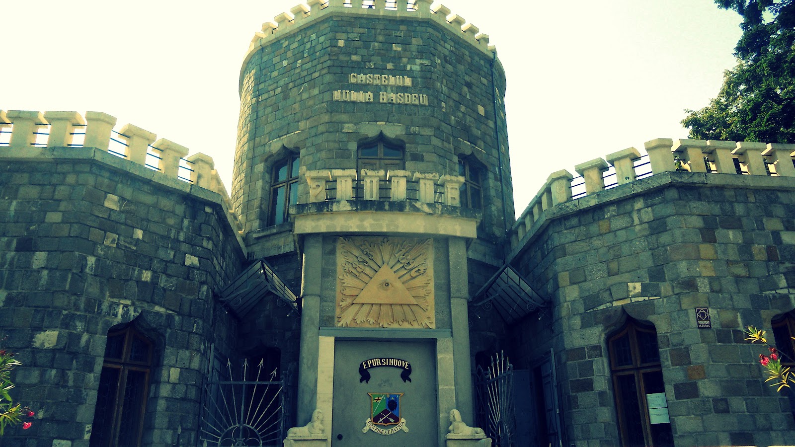 Ai atatea vieti cate locuri ai vizitat!: Castelul Iulia Hasdeu- intre ...