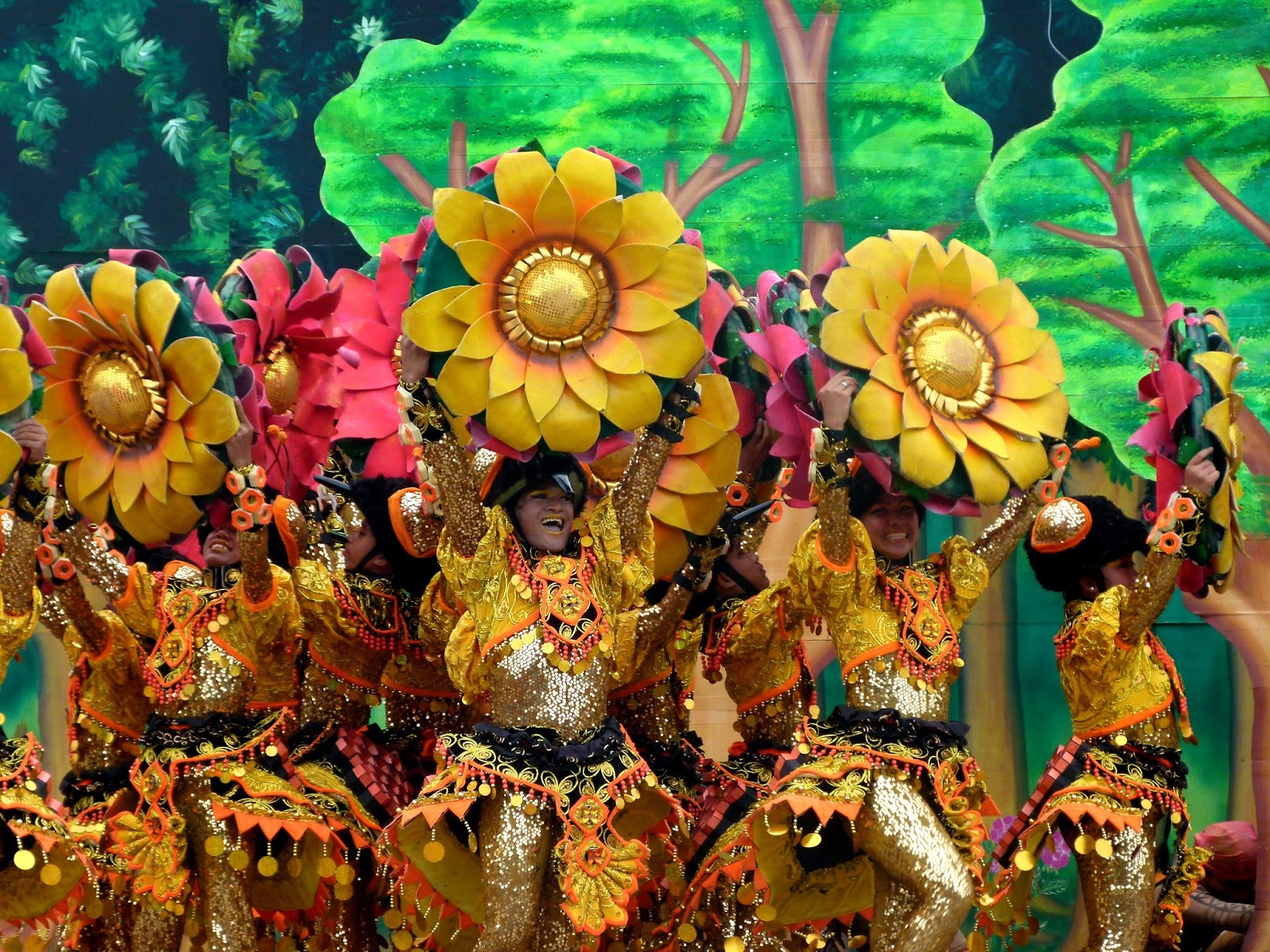 2013 KASADYAAN FESTIVAL RITUAL PRESENTATION - Lakwatserong Tsinelas