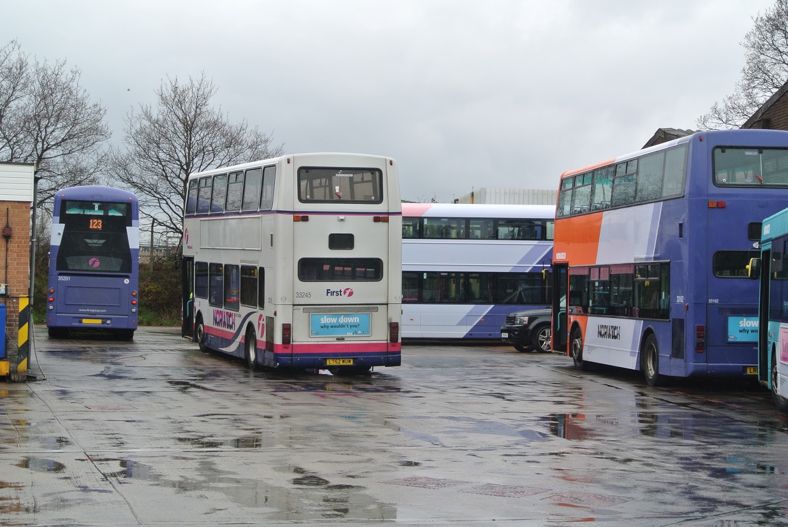 Ryan's Bus Blog: The Wright Steetdecks Arrive and branding revealed
