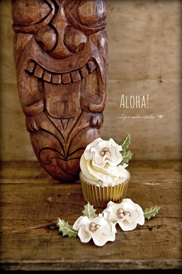 {ditzie cakes}: HAPPY HULA DAYS!