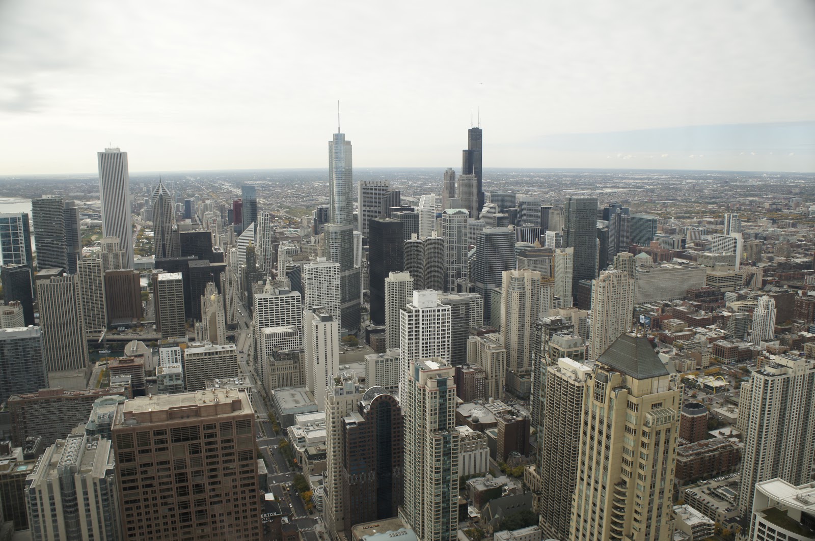 14 watermark free pictures of Chicago City buildings for commercial use