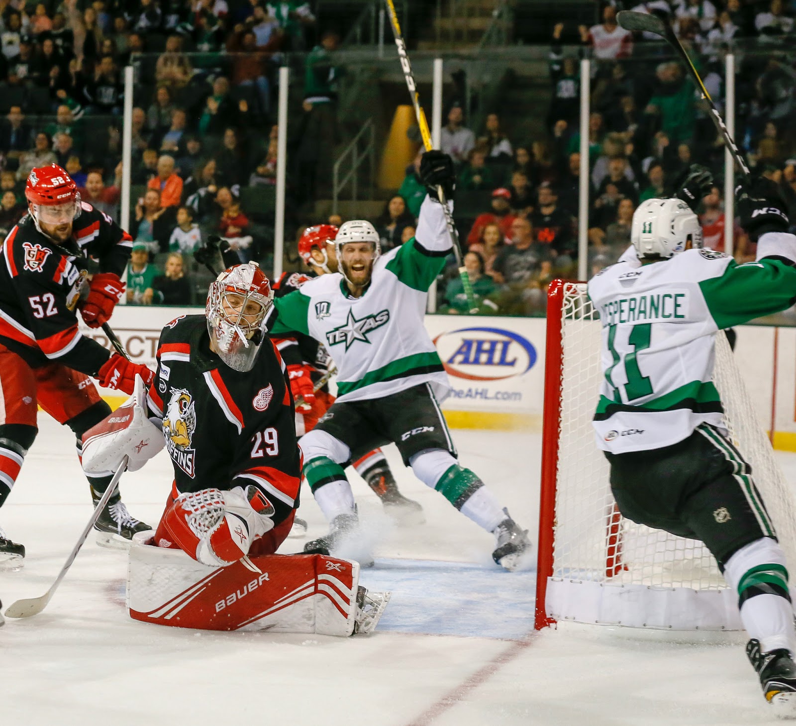 Texas Opens with 3-1 Win, Headlined by Landon Bow and Joel L'Esperance