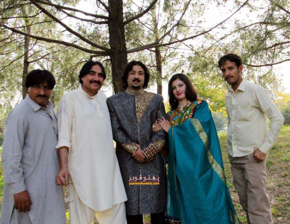 Famous Pashto Singer Nazia Iqbal Old Photos