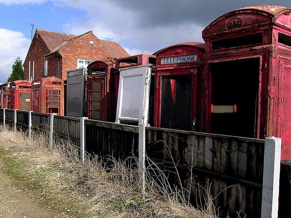 99 WOW: Machines Graveyards From Satellites Down to Mobilesمقابر الآلات ...