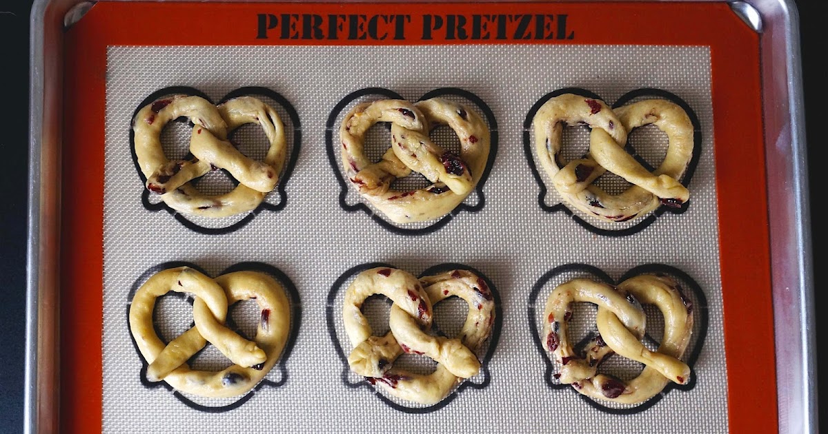 Miss Hangrypants: Hot Cross Bun Spiced Pretzels
