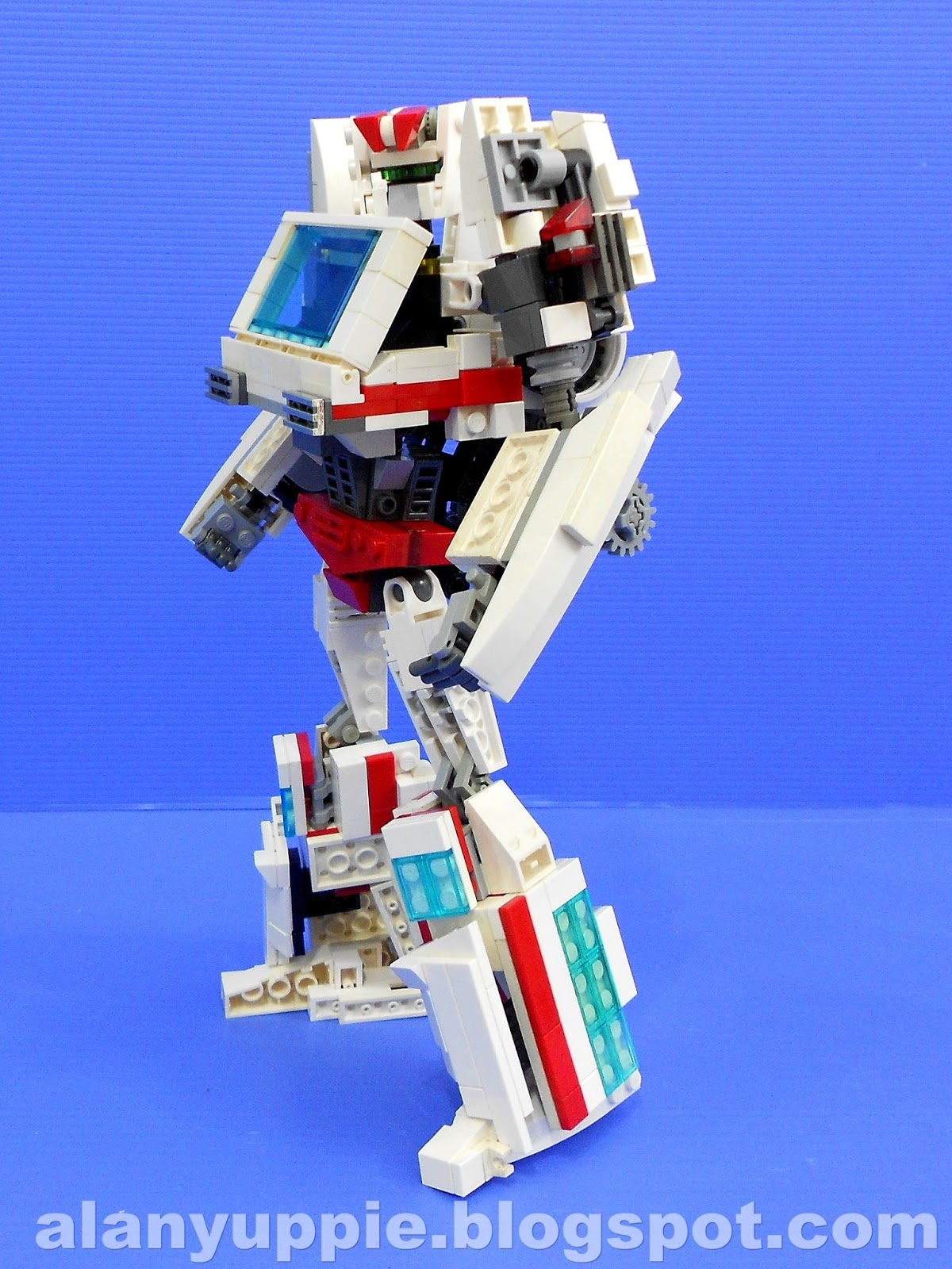 Alanyuppie's LEGO Transformers: LEGO Ironhide and Ratchet Part 2 - Bot ...