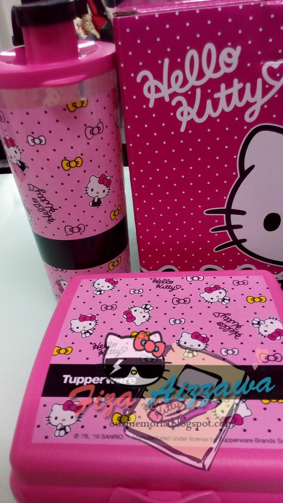 Model Tupperware Hello Kitty Lunch Set
