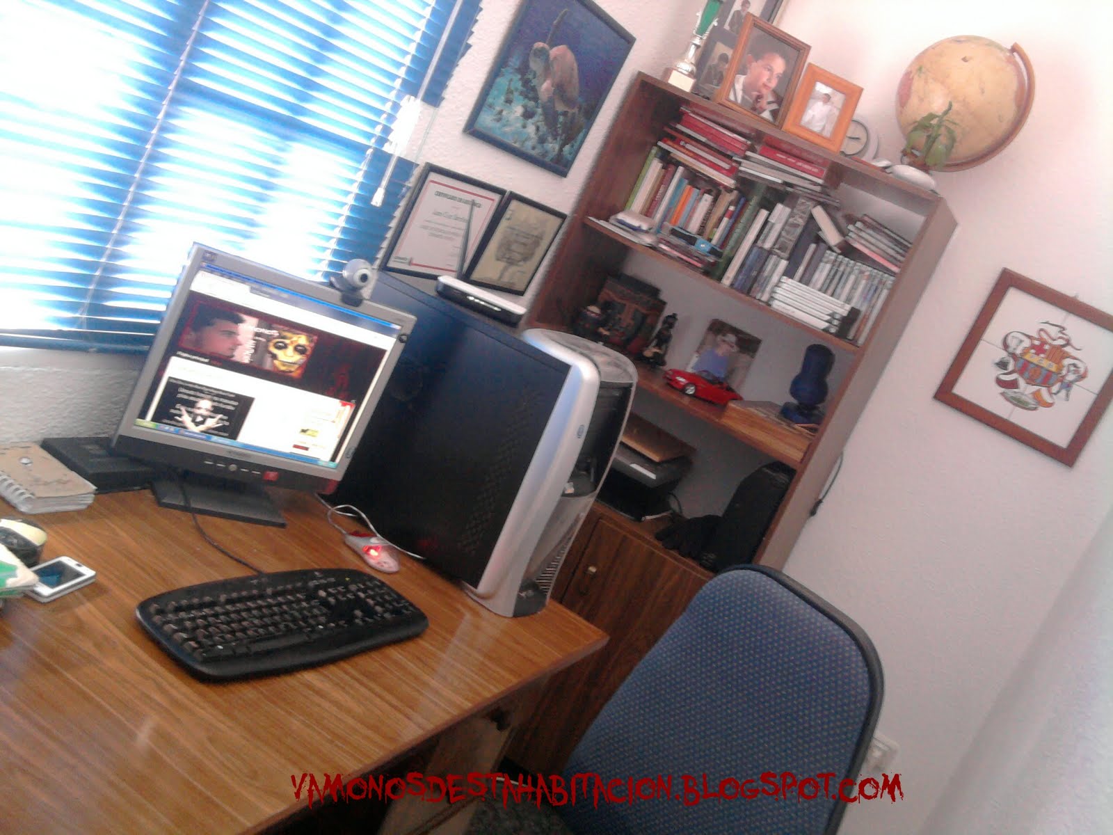 Vámonos de esta habitación.: Mi normal pero raro cuarto del ordenador