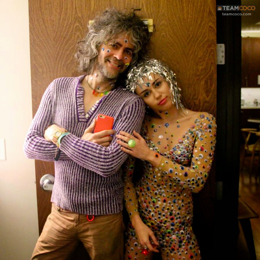 After Musiic: The Flaming Lips y Miley Cyrus interpretan 'A Day In The ...