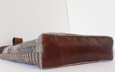 senhouse zakka: Lovely tote bag with hand woven wool fabric