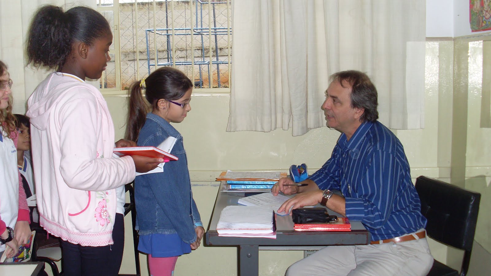 E.E.GERALDO STARLING SOARES: ESCRITOR "MARCO TÚLIO COSTA" NA ESCOLA