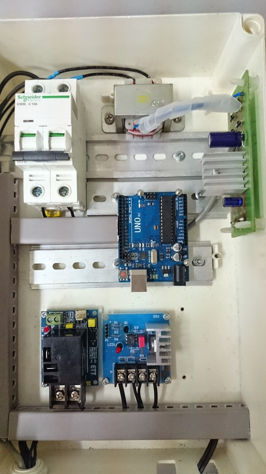 การเขียนโปรแกรม (Computer programming): กล่องควบคุมโดยบอร์ด Arduino UNO ...