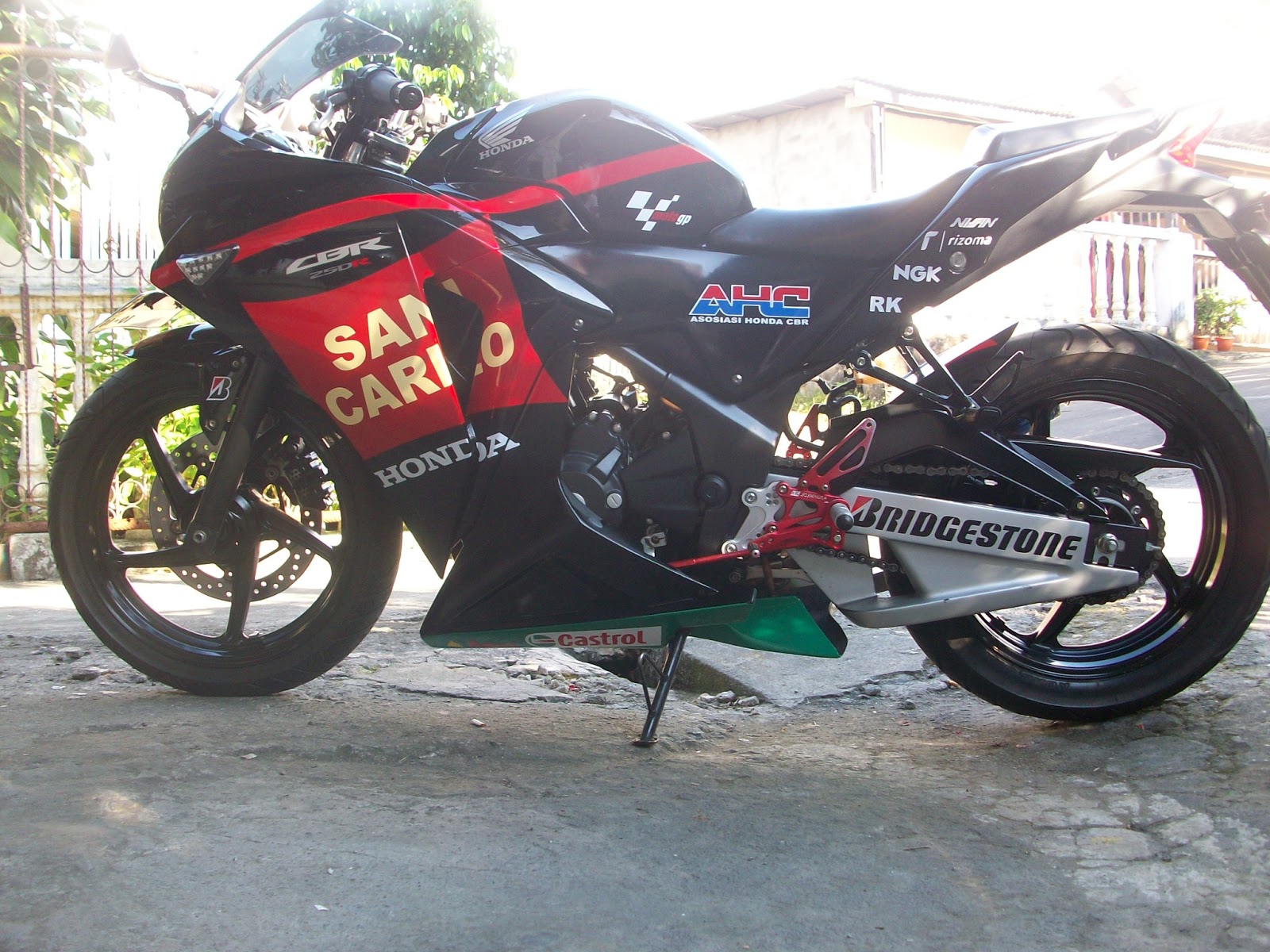 DECALS AND WRAPPING: sticker motor