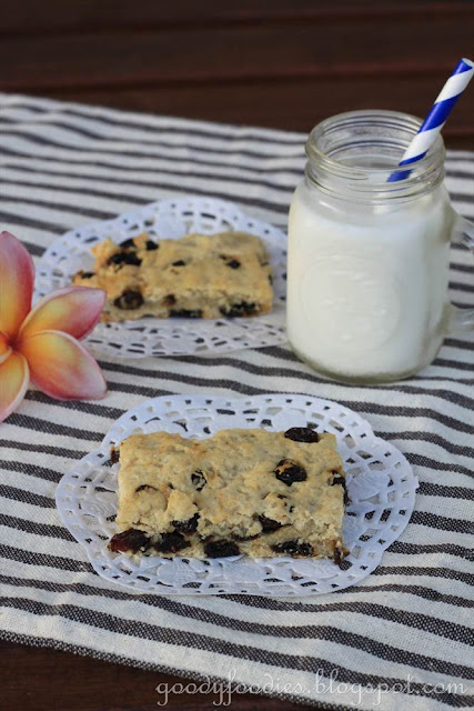 GoodyFoodies: Recipe: Chorley Cakes