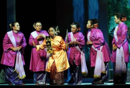 Raja Azura Berjaya Hidupkan Teater Bidasari