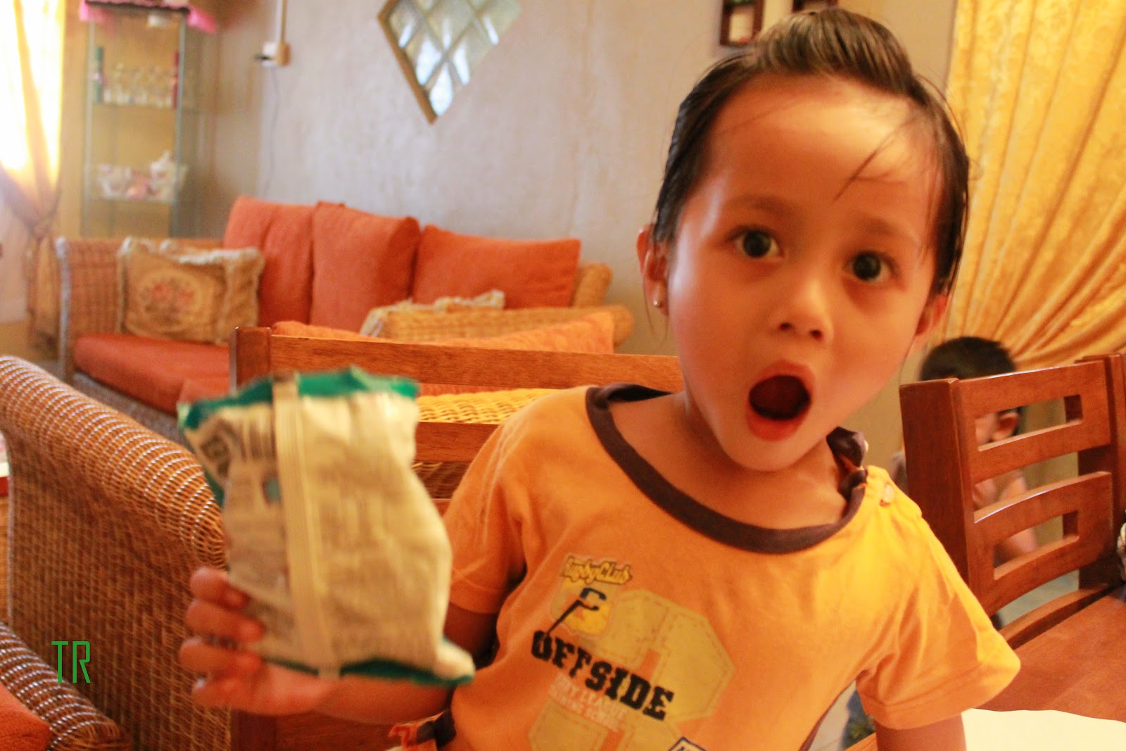 TR: (minat) ambil gambar budak!