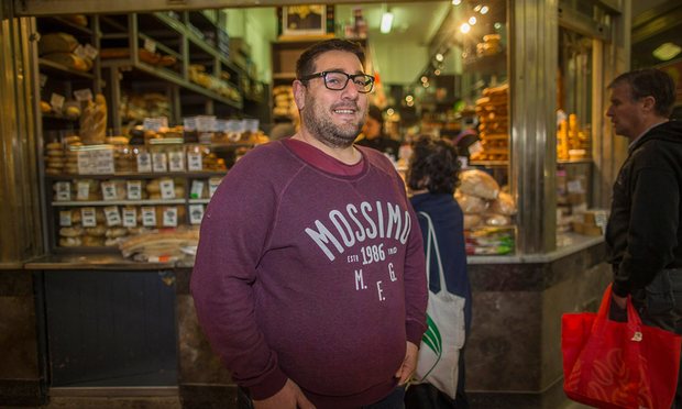 Rmove New Reader: How Melbourne's Queen Victoria showcase dangers ...