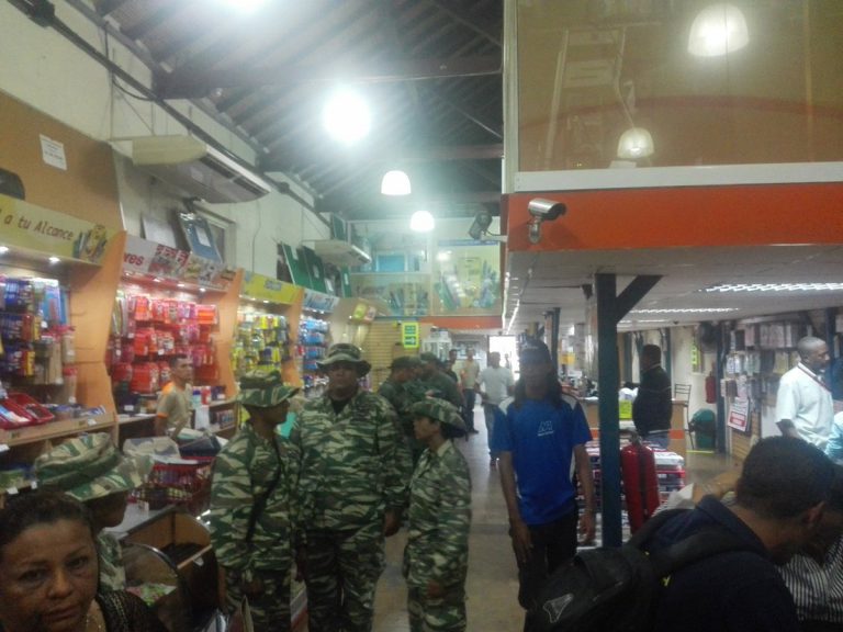 Sundee incautó más de 233 mil artículos escolares acaparados en ...