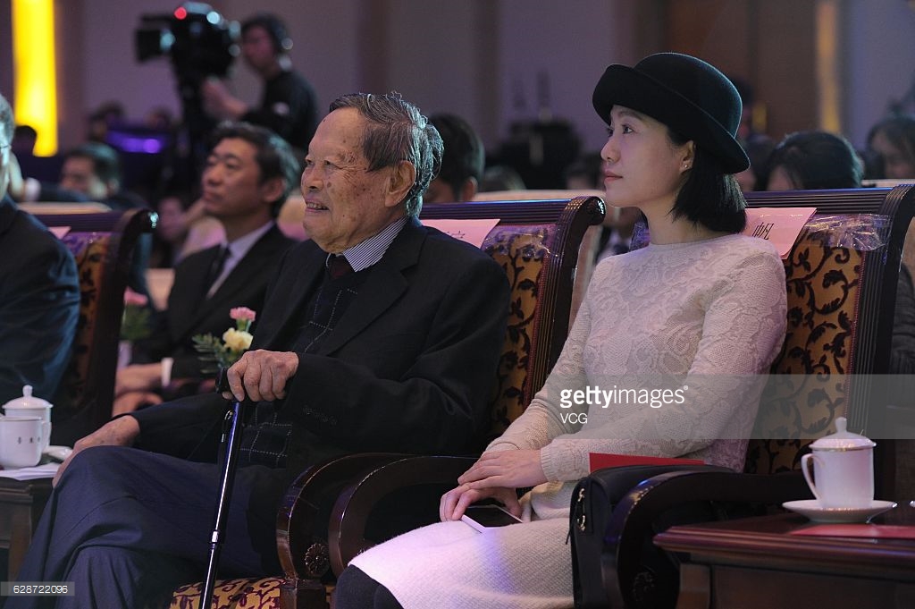 ΑΓΓΙΓΜΑ ΦΥΣΙΚΗΣ...: Σαν σήμερα ... 1922 γεννήθηκε ο Κινέζος θεωρητικός ...