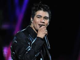 Same name, dress alike, sings alike? What is it? an avatar? - IPTango