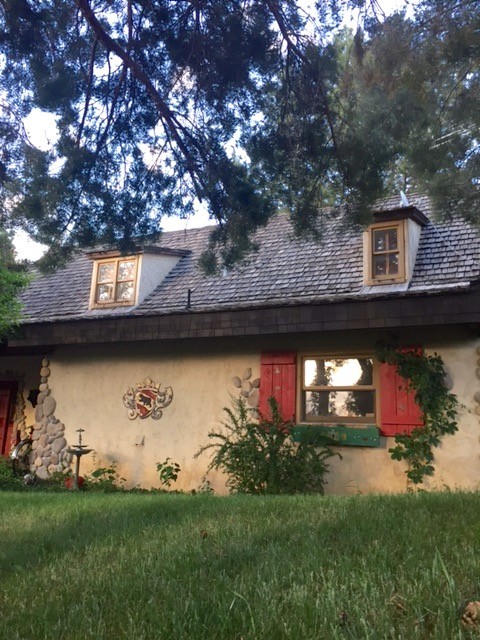 Log Home Tour Series: Victoria's Cabin | The Roots of Home