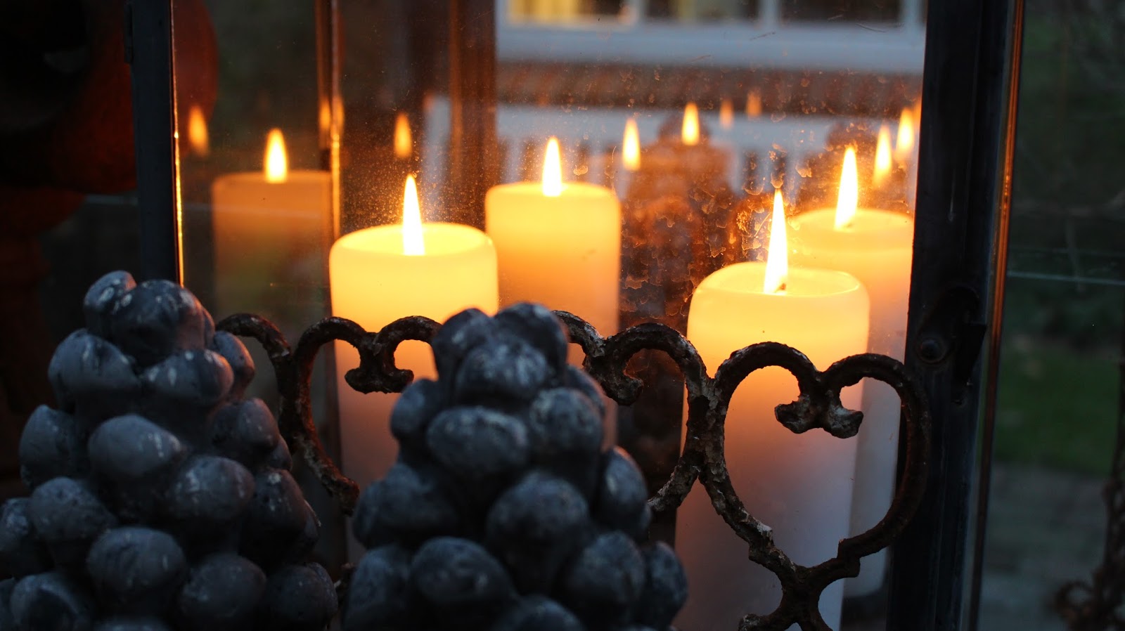 Fru Pedersens have: Levende lys i julehaven.