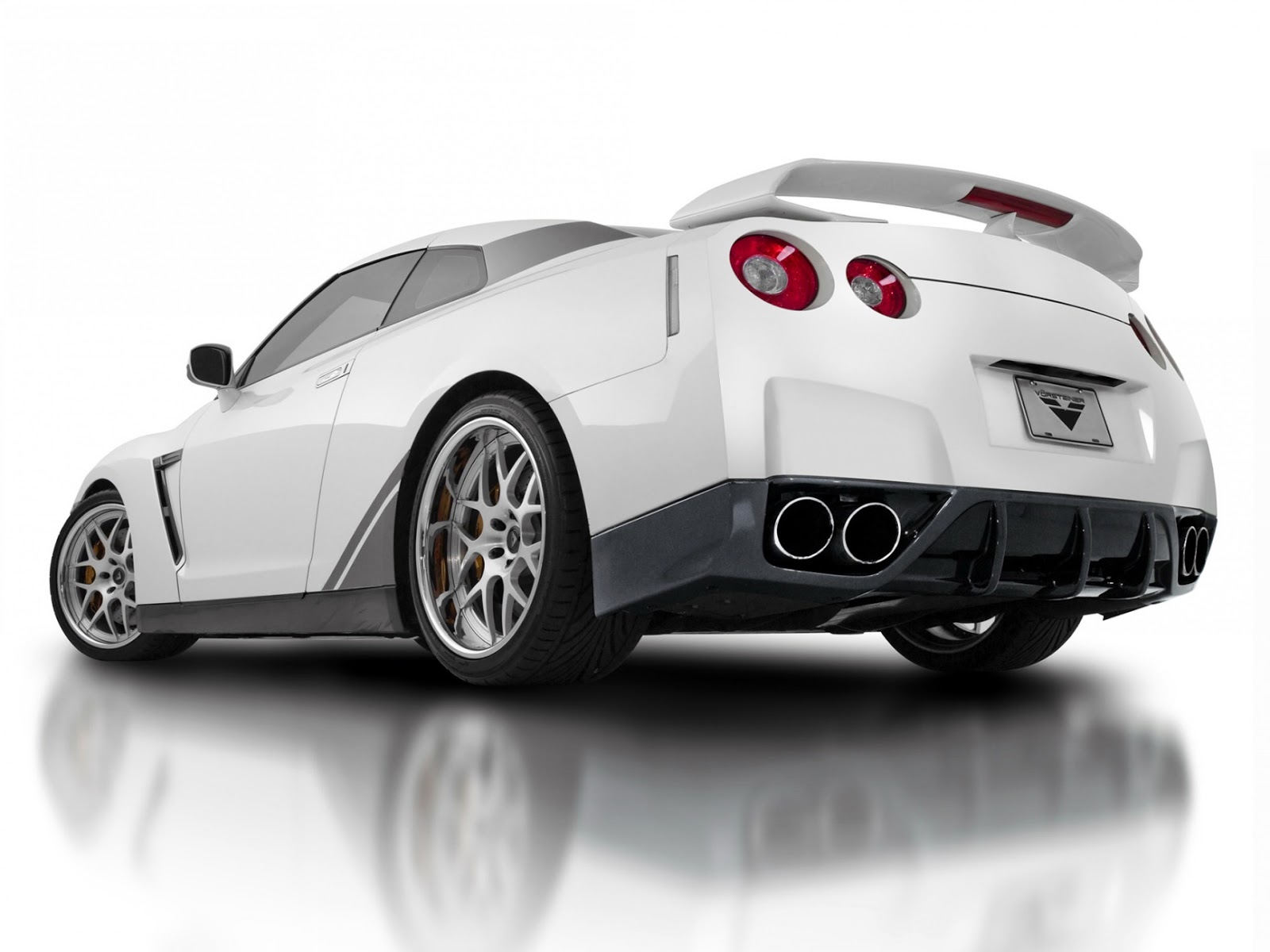 2009 Nissan GT-R R35 by Vorsteiner