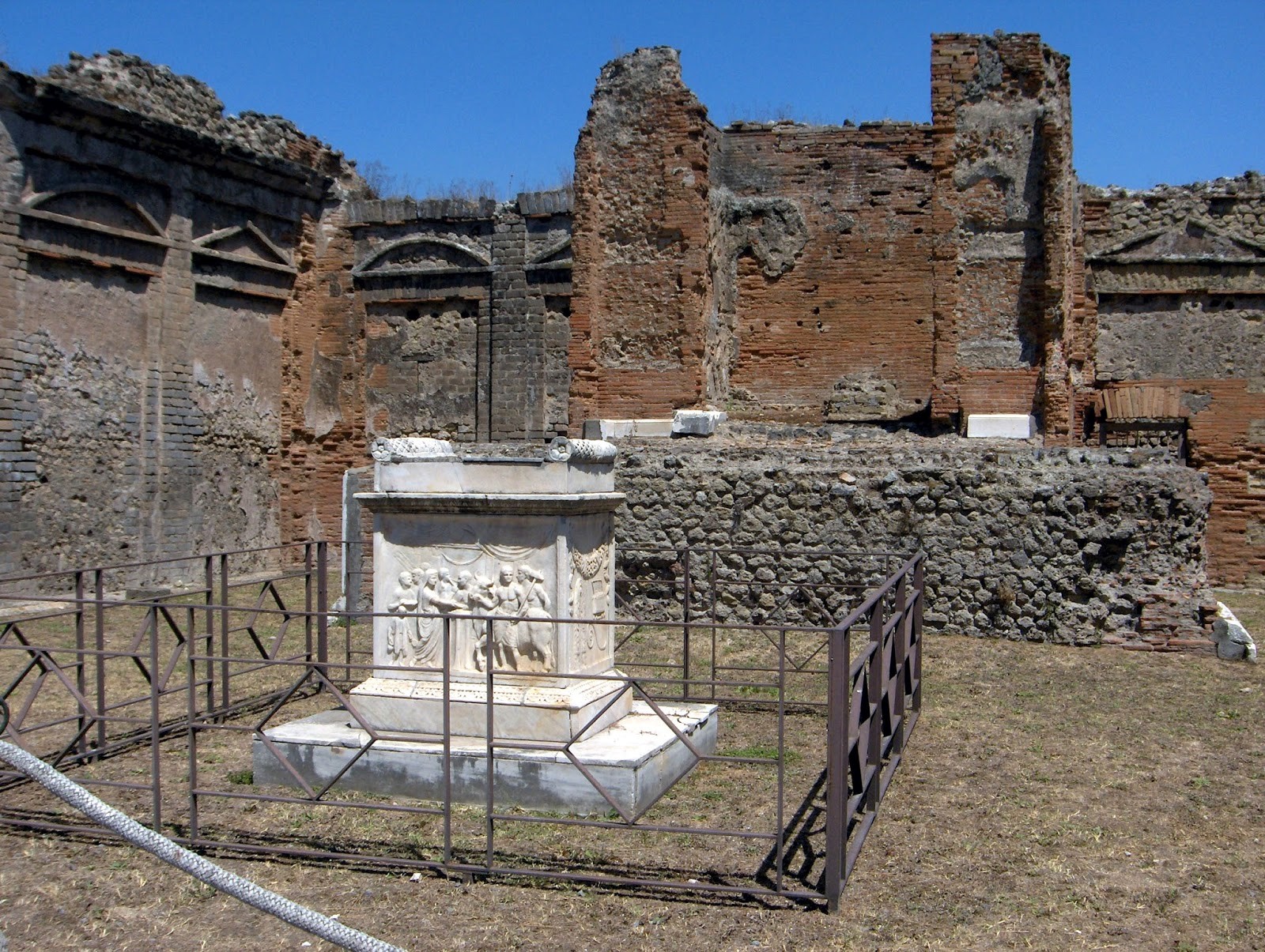 How To Visit Pompeii & Herculaneum From Sorrento & Naples