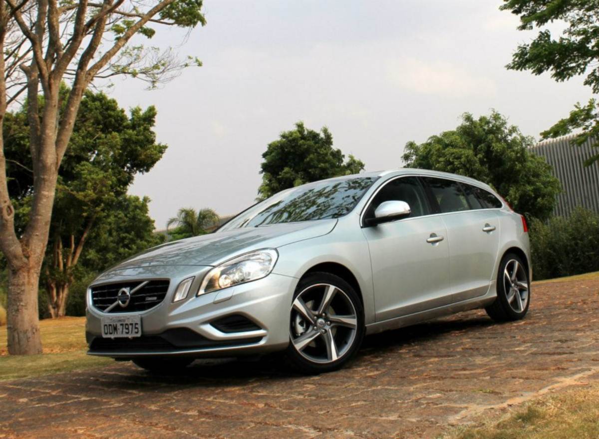 Linha Volvo 60 T5: motor e transmissão automática são novos