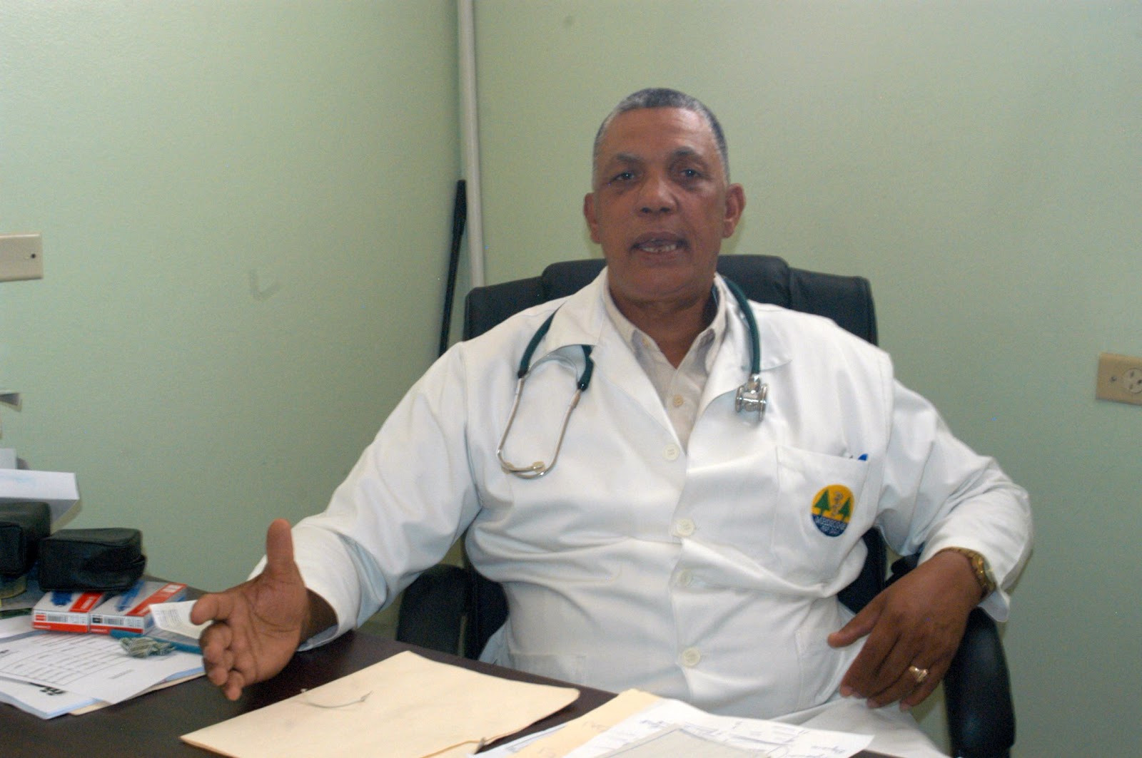 Destituyen director hospital de Bohechío