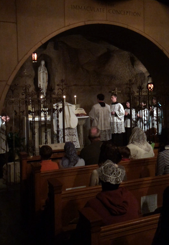 Acción Litúrgica: Sacerdote FSSPX celebra en basílica de EE.UU.