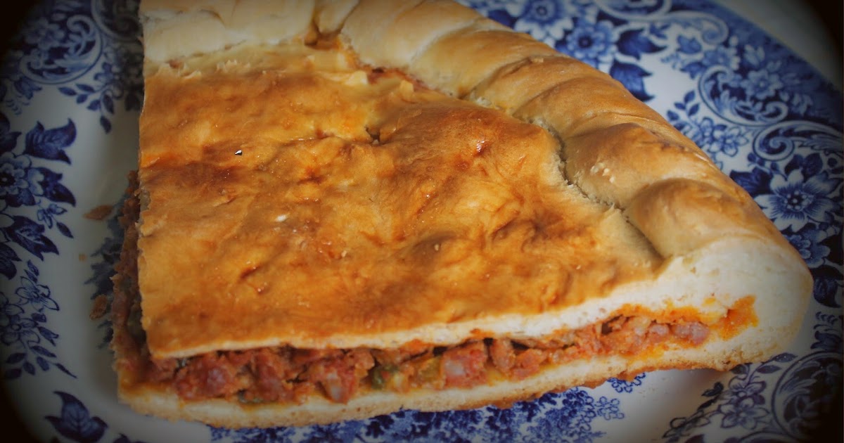 EMPANADA DE PAN CON PICADILLO DE CHORIZO