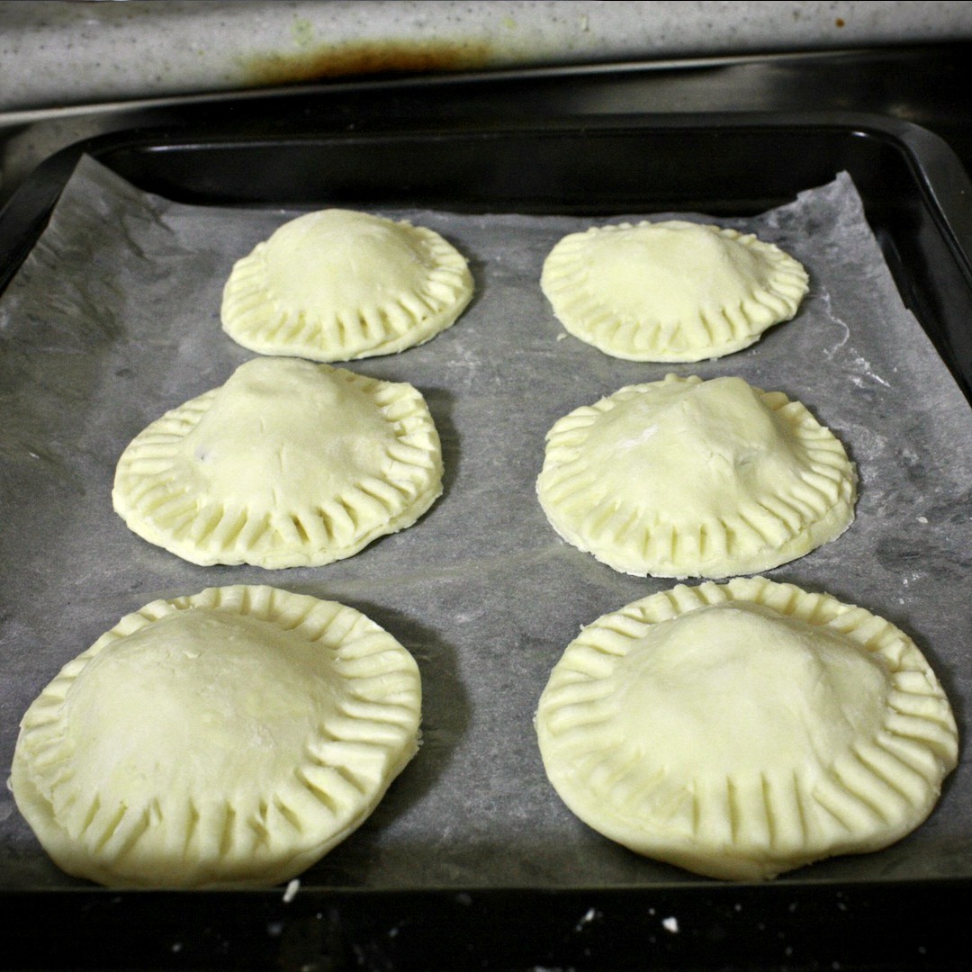 Bee-inspired: Mini (savoury) pies