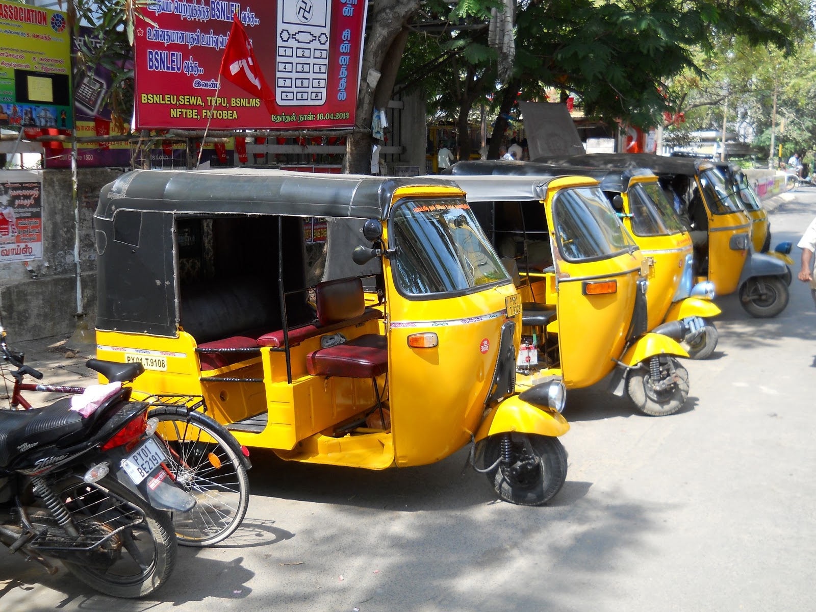 BOBBA CAPS DOXOLOGY: MAR 21, 13 .. INDIA'S AUTO RICKSHAW