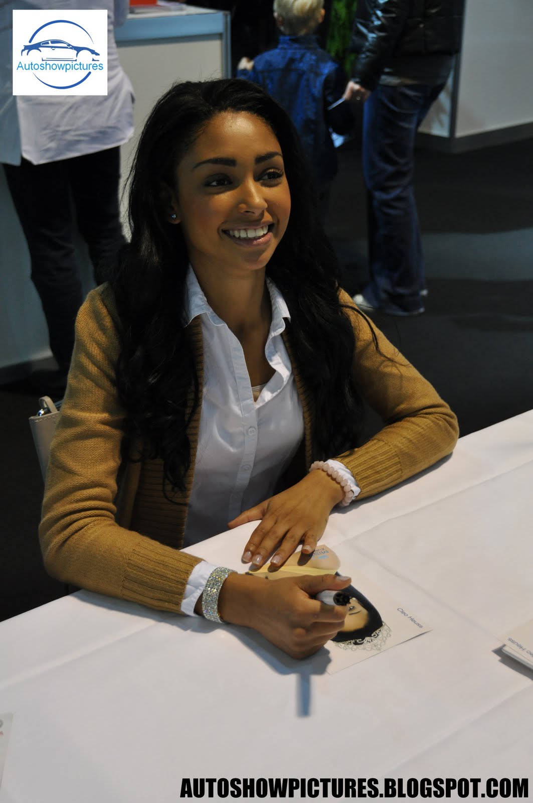 AUTOSHOWPICTURES: MISS ZÜRICH 2011 (CLEO HEUSS) TOYOTA STAND