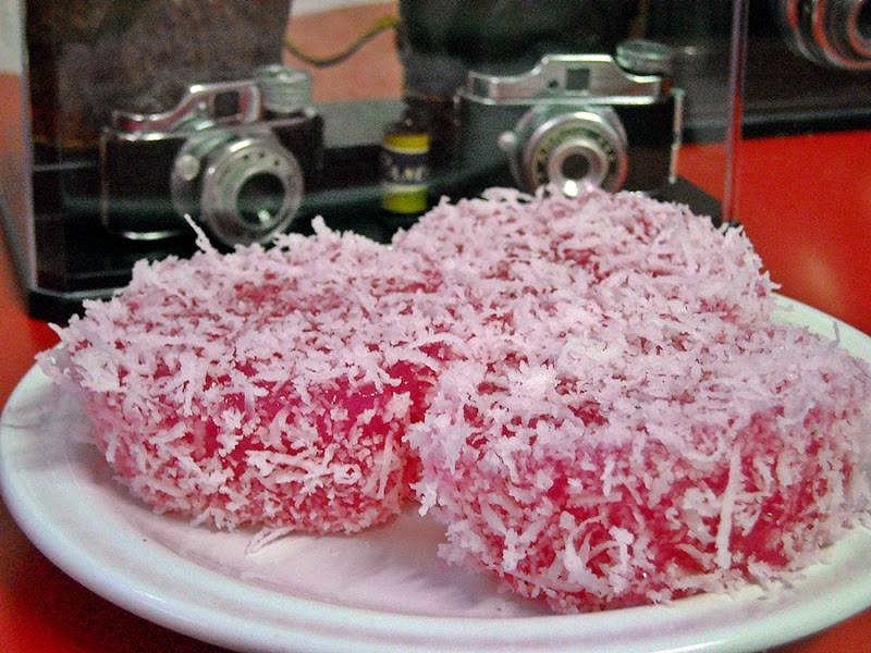 Sepanjang Jalan Kehidupan: KUIH SAGU MATA IKAN