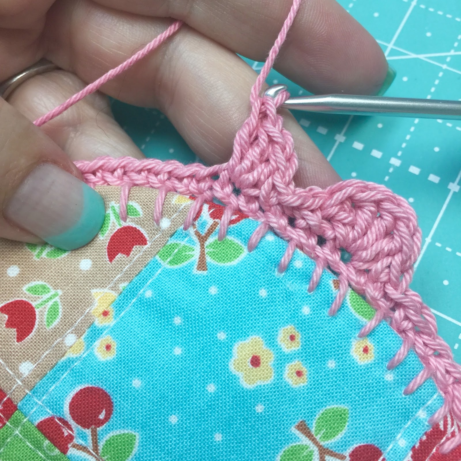 Crochet Edging Tutorial - 6" Round Pot Holders! | Bee In My Bonnet ...