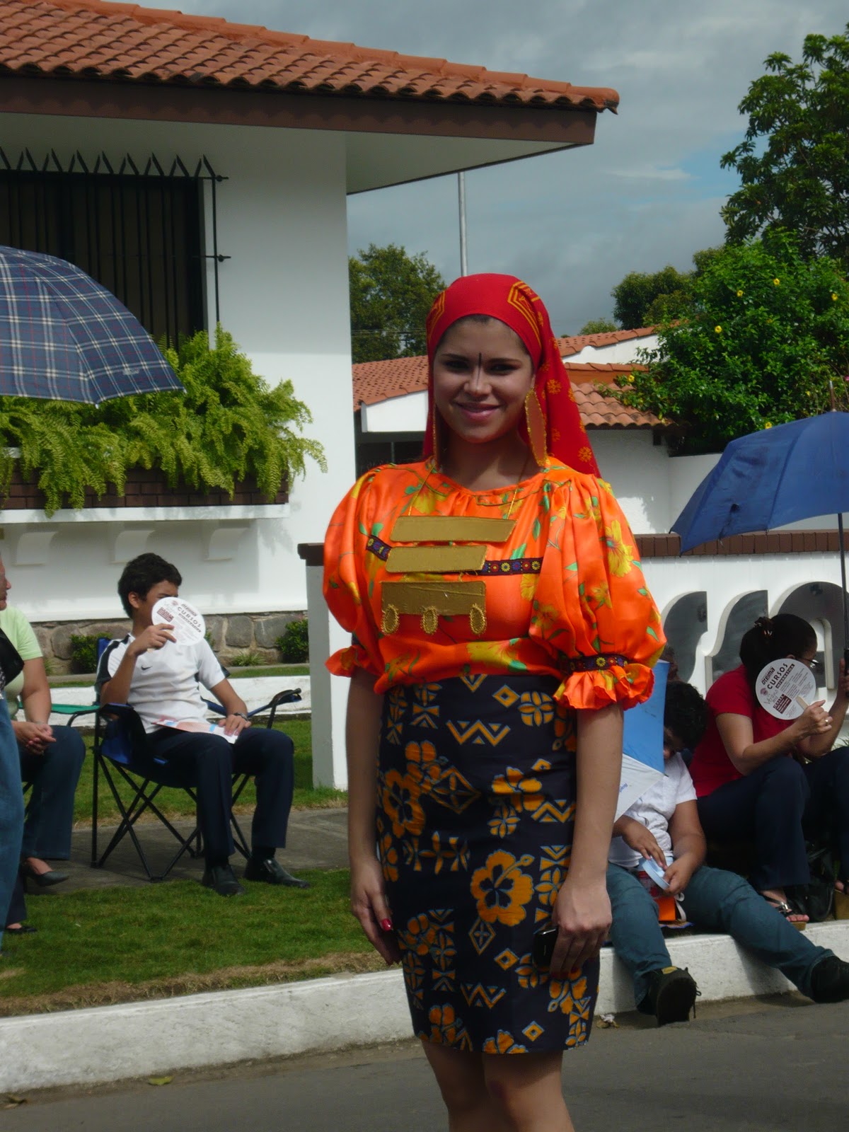 BIENVENIDOS: Luciendo un Vestido de India Kuna