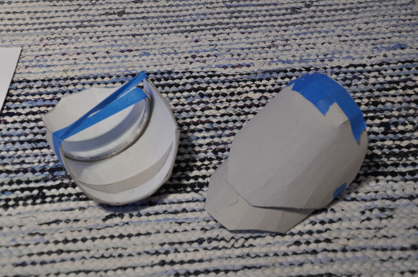 Casualty Cosplay: Armor from pulp board and fake leather for Yuma