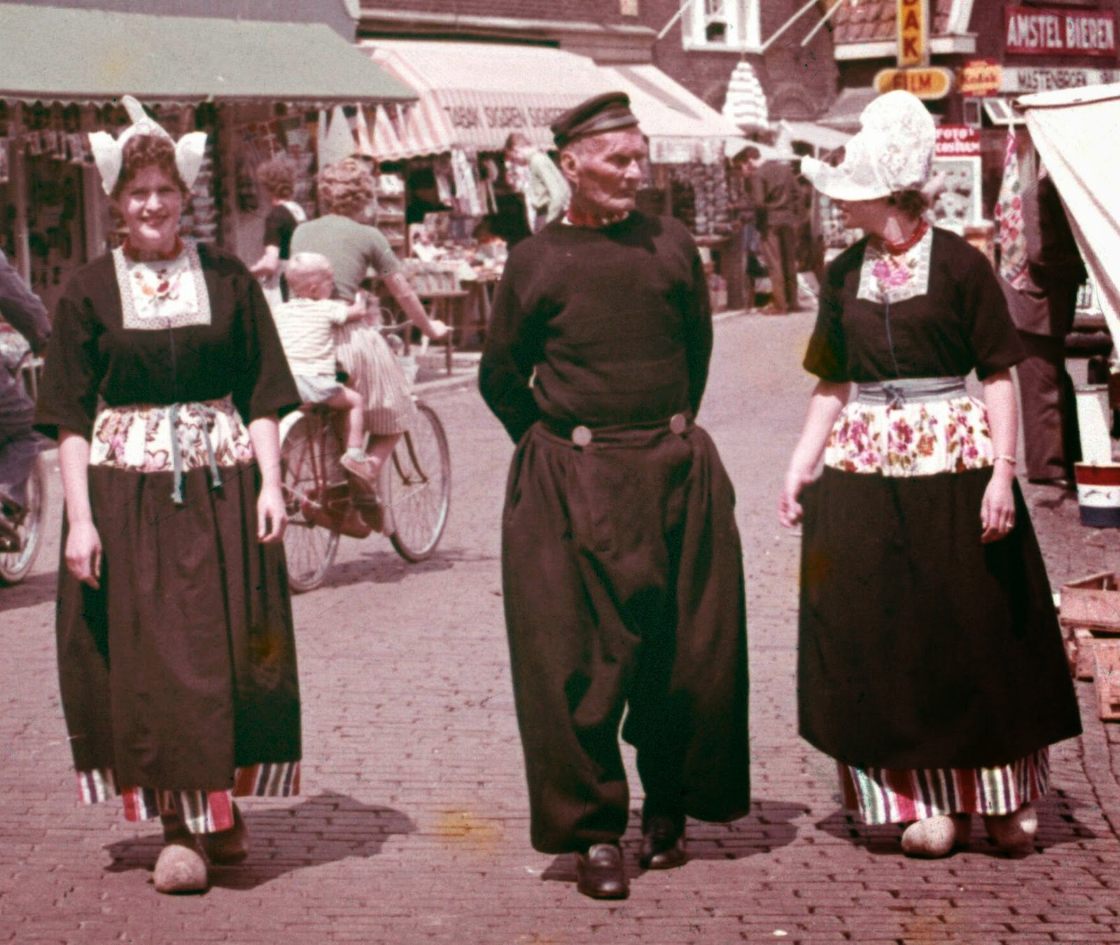 FolkCostume&Embroidery: Overview of the Folk Costumes of Europe