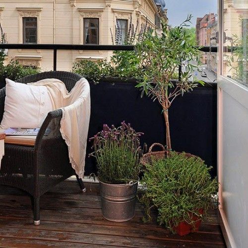 HOME & GARDEN: 50 idées pour profiter de son balcon à l'abri des regards