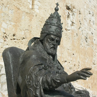 AdivinaDevinette: L'histoire de Pedro de Luna.// Carlitos González.