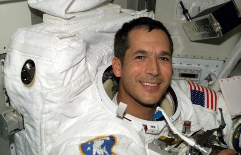 White Wolf : First Native American Astronaut John Herrington is honored