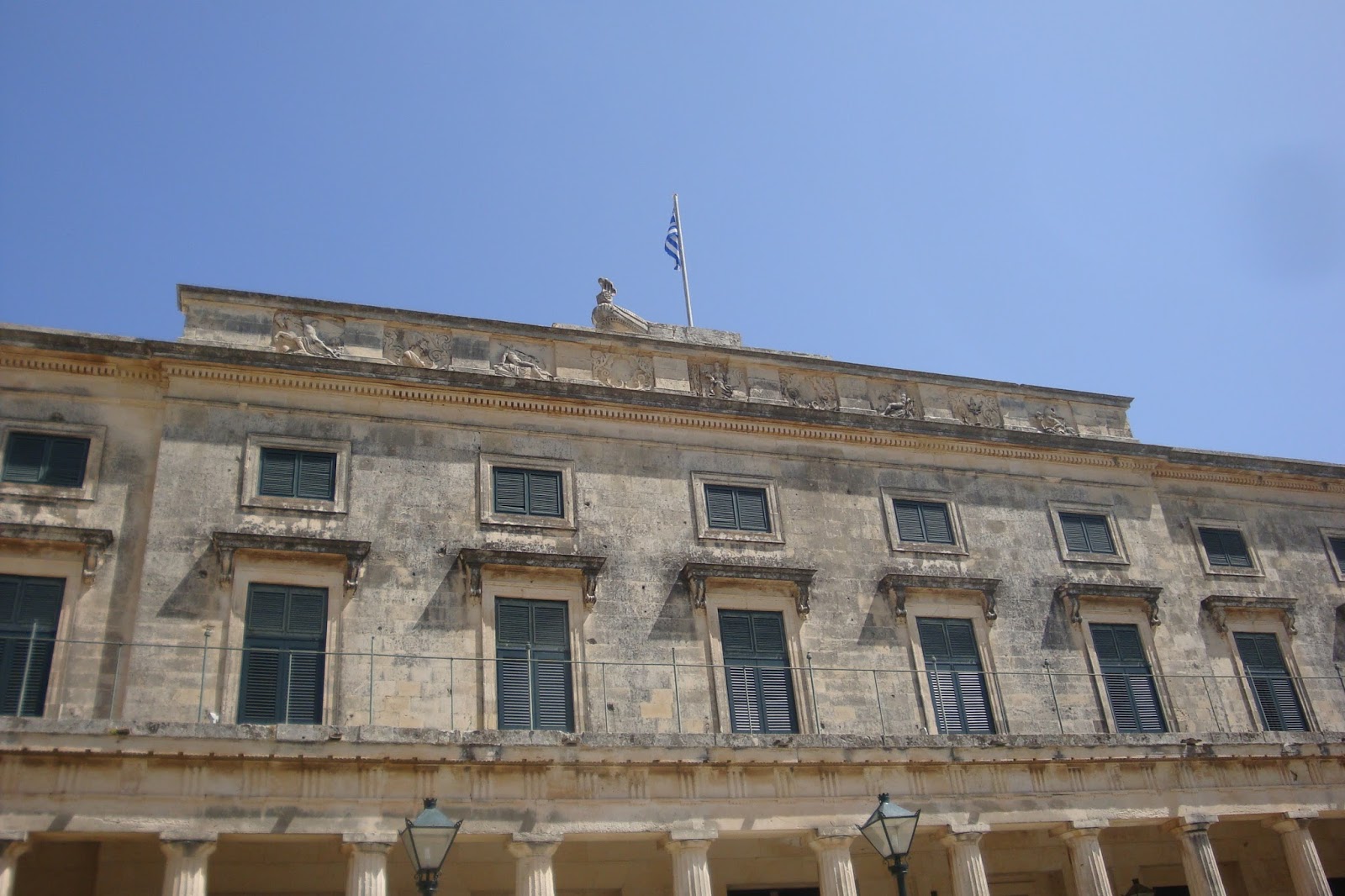 Συλλέκτες ακροκεράμων.: ΝΕΟΚΛΑΣΣΙΚΑ ΚΤΙΡΙΑ ΑΠΟ ΤΗΝ ΚΕΡΚΥΡΑ
