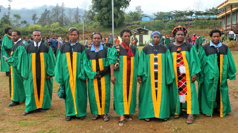 Elementary teachers graduate from Enga Teachers College | One Papua New ...